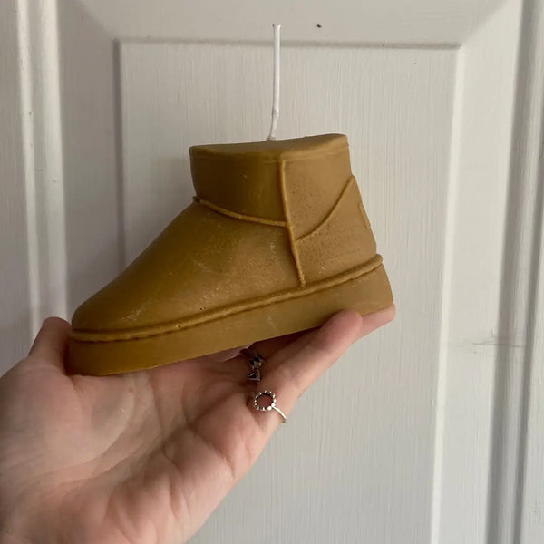 UGG CANDLE – THREE